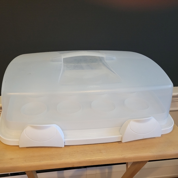 Wilton | Kitchen | Wilton 3 In Rectangular Cake Carrier | Poshmark
